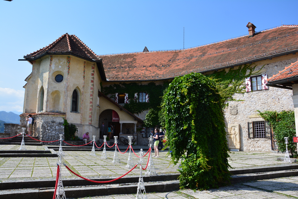 A Bledi vár – Világutazó