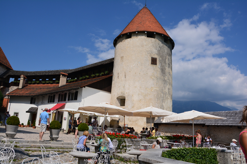 A Bledi vár – Világutazó